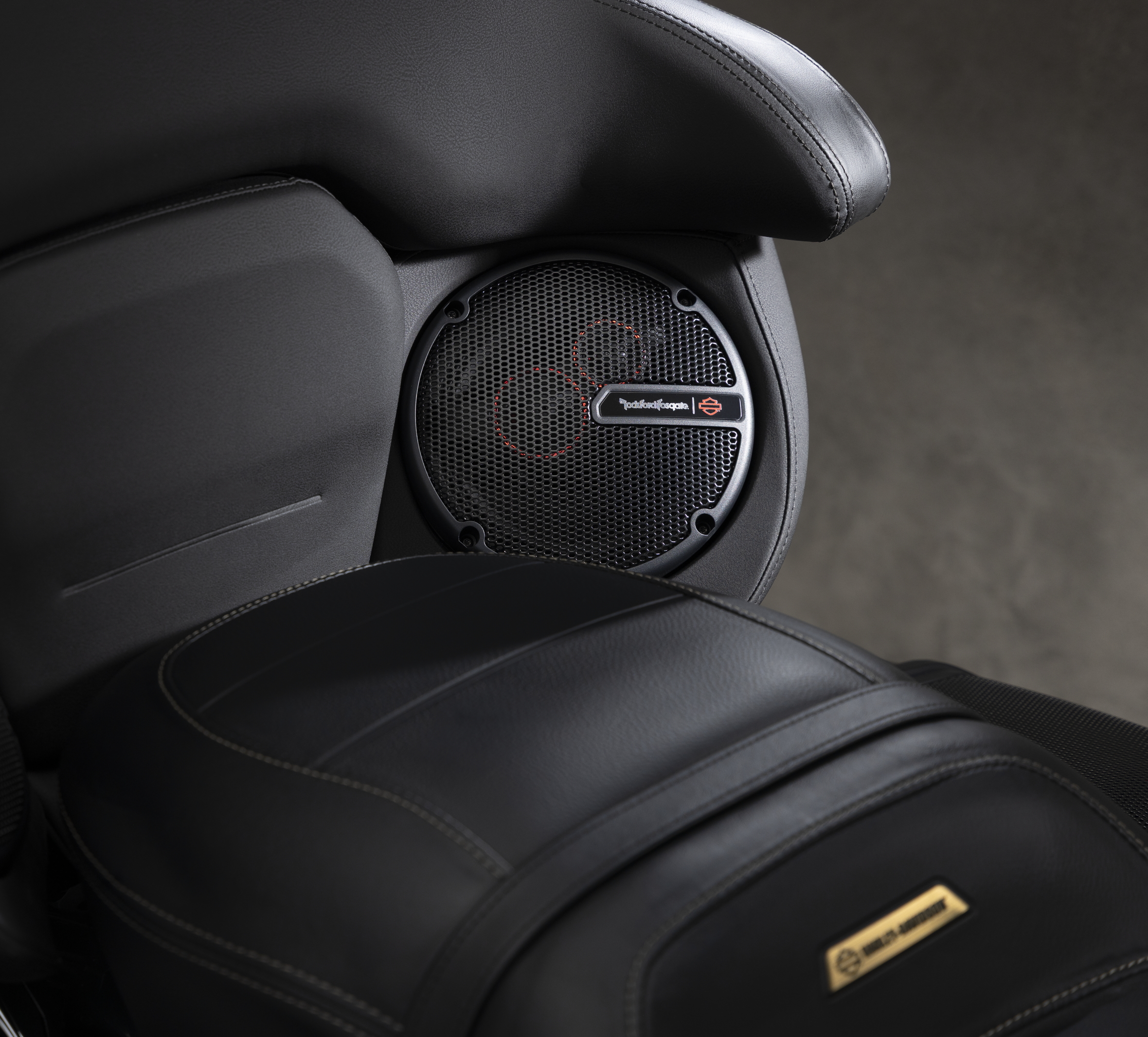 Harley-Davidson Audio powered by Rockford Fosgate - Stage III Tour-Pak ...