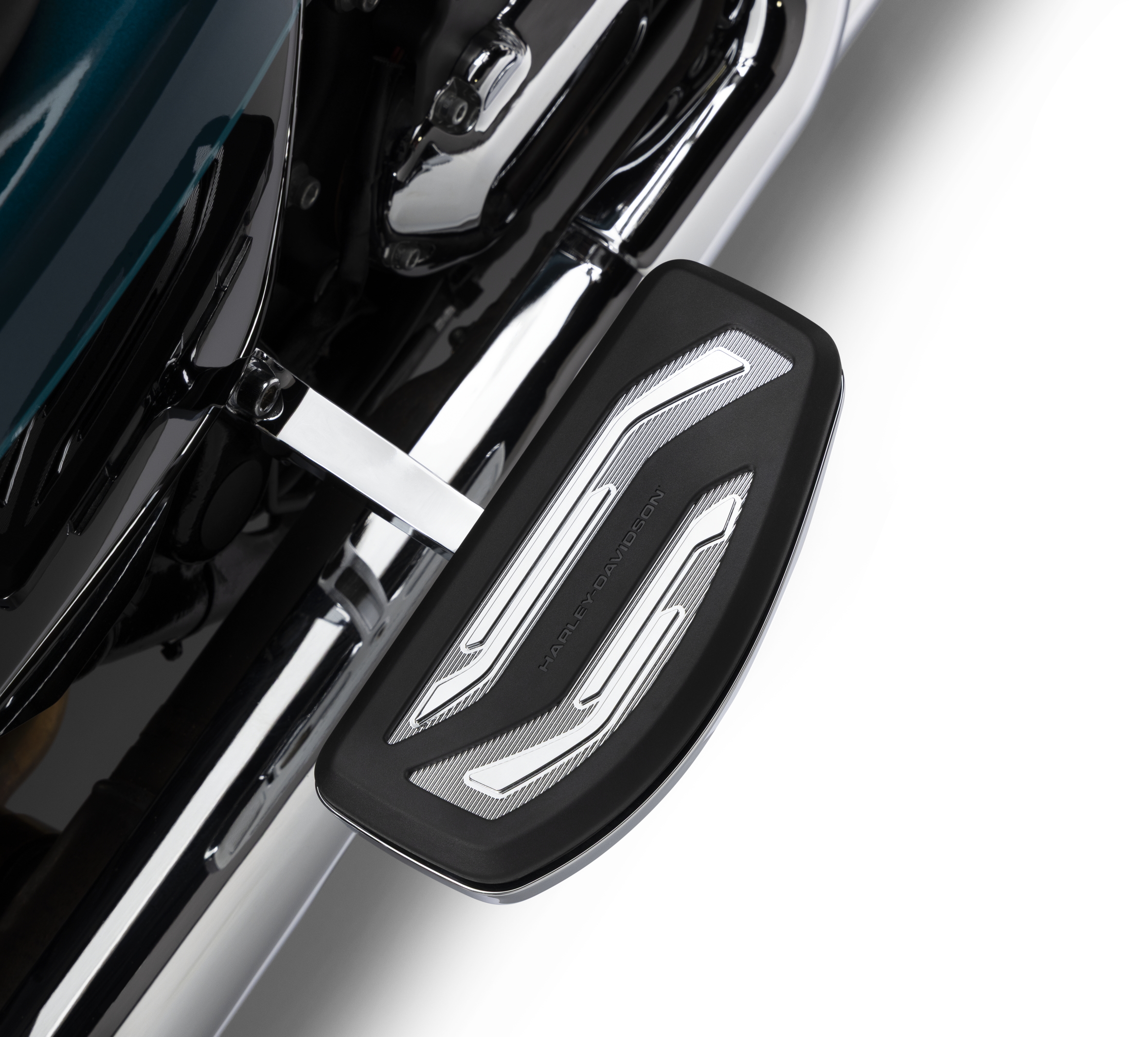 Carbide Passenger Footboards | Harley-Davidson Europe