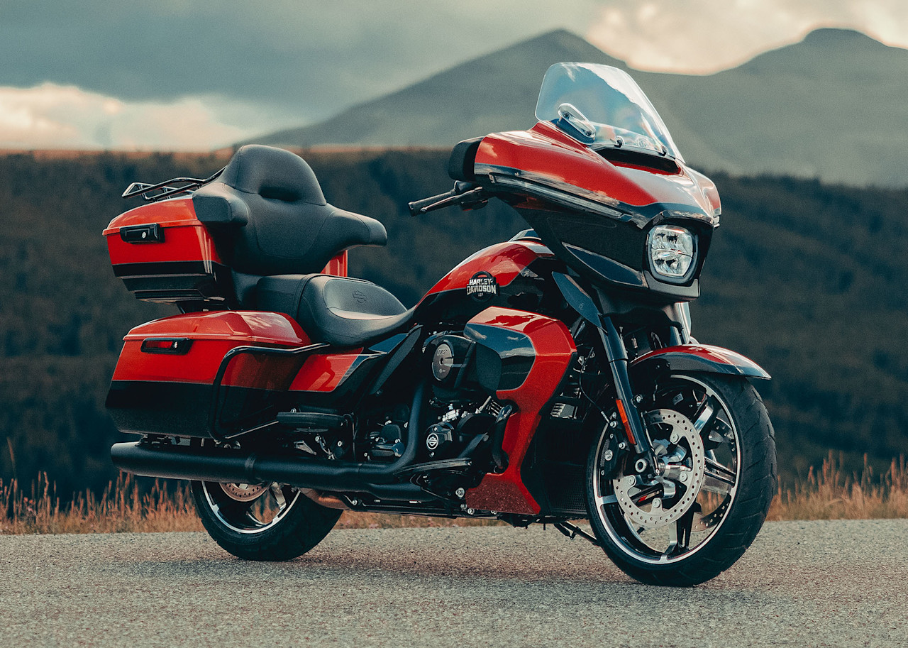 2025 Street Glide Ultra Motorcycle | Harley-Davidson USA