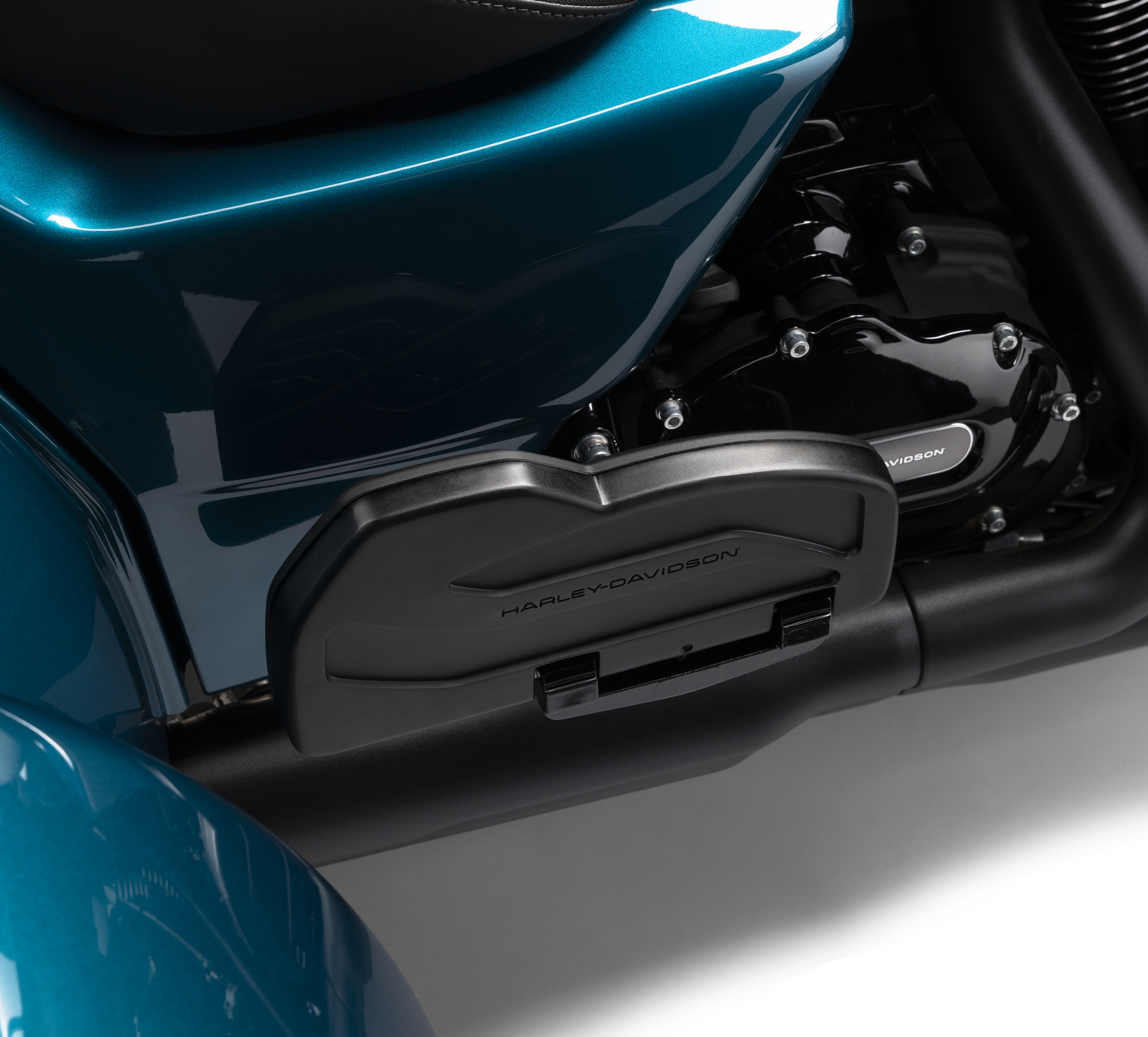 Carbide Passenger Footboards | Harley-Davidson Europe